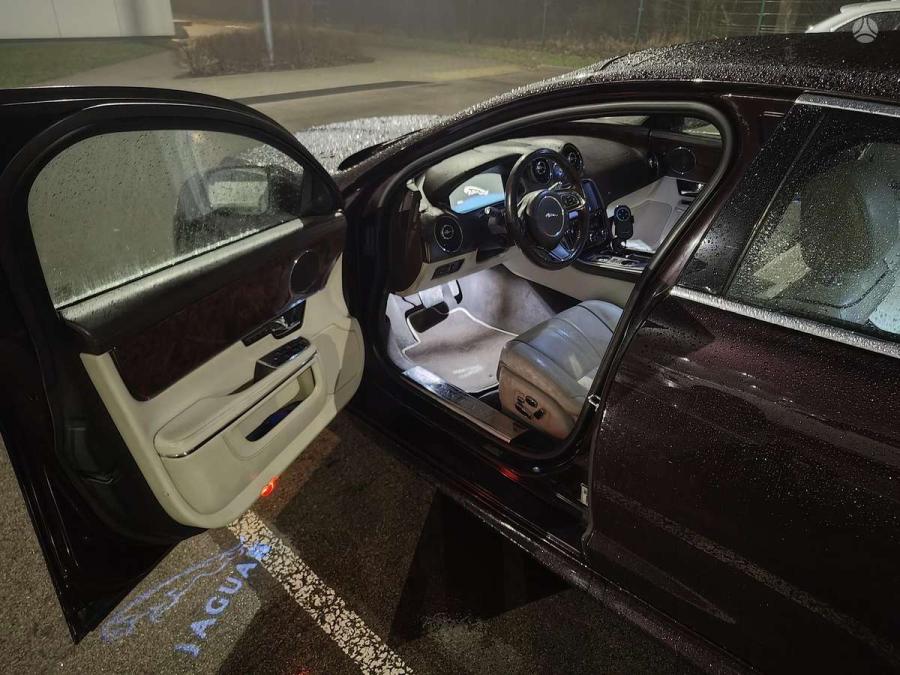 Red Jaguar XJ 2011 in Klaipeda, with an engine capacity of 2.99 L and mileage of 280 thousand km for 7000 €, photo 11 on AUTOMOTO.COM.LV