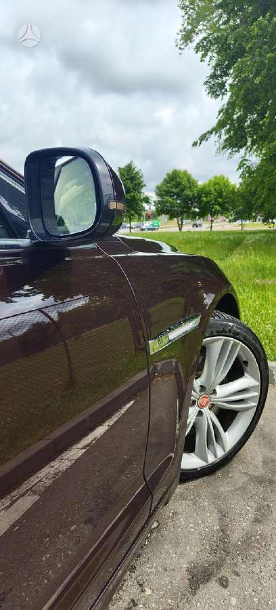 Red Jaguar XJ 2011 in Klaipeda, with an engine capacity of 2.99 L and mileage of 280 thousand km for 7000 €, photo 16 on AUTOMOTO.COM.LV