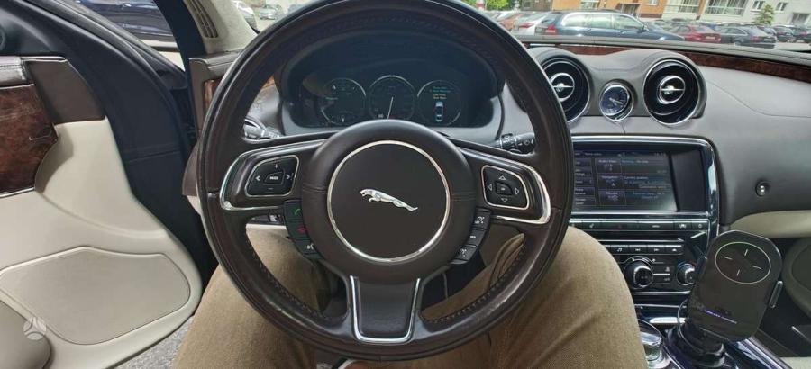 Red Jaguar XJ 2011 in Klaipeda, with an engine capacity of 2.99 L and mileage of 280 thousand km for 7000 €, photo 22 on AUTOMOTO.COM.LV