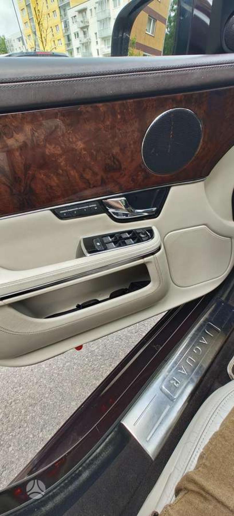 Red Jaguar XJ 2011 in Klaipeda, with an engine capacity of 2.99 L and mileage of 280 thousand km for 7000 €, photo 24 on AUTOMOTO.COM.LV