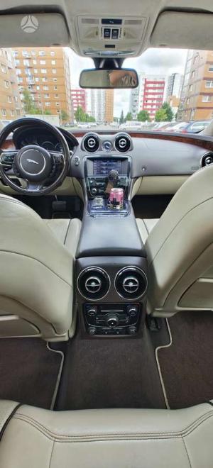 Red Jaguar XJ 2011 in Klaipeda, with an engine capacity of 2.99 L and mileage of 280 thousand km for 7000 €, photo 28 on AUTOMOTO.COM.LV