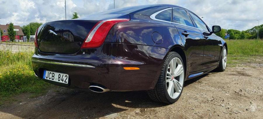 Red Jaguar XJ 2011 in Klaipeda, with an engine capacity of 2.99 L and mileage of 280 thousand km for 7000 €, photo 30 on AUTOMOTO.COM.LV