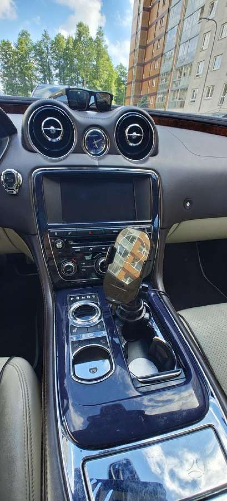 Red Jaguar XJ 2011 in Klaipeda, with an engine capacity of 2.99 L and mileage of 280 thousand km for 7000 €, photo 32 on AUTOMOTO.COM.LV