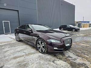 Sarkans Jaguar XJ 2016 Kauņa, ar dzinēja tilpumu 3.00 L un nobraukumu 180 tūkst. km par 8400 €, foto  vietnē AUTOMOTO.COM.LV