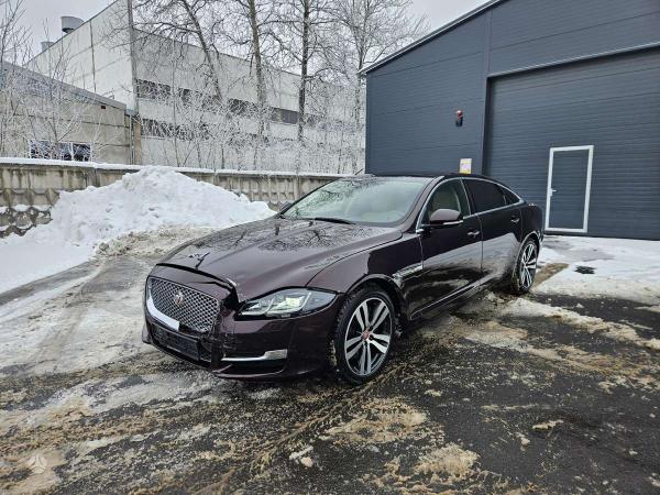 Sarkans Jaguar XJ 2016 Kauņa, ar dzinēja tilpumu 3.00 L un nobraukumu 180 tūkst. km par 8400 €, foto 3 vietnē AUTOMOTO.COM.LV