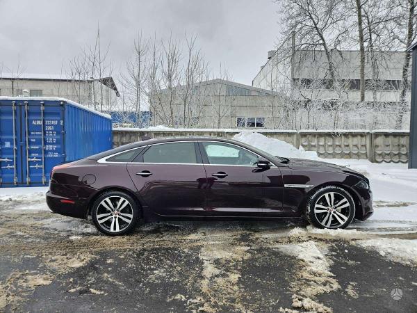 Sarkans Jaguar XJ 2016 Kauņa, ar dzinēja tilpumu 3.00 L un nobraukumu 180 tūkst. km par 8400 €, foto 4 vietnē AUTOMOTO.COM.LV