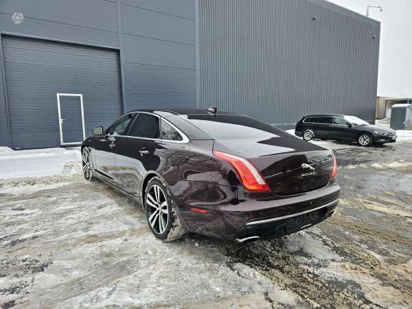 Sarkans Jaguar XJ 2016 Kauņa, ar dzinēja tilpumu 3.00 L un nobraukumu 180 tūkst. km par 8400 €, foto 6 vietnē AUTOMOTO.COM.LV