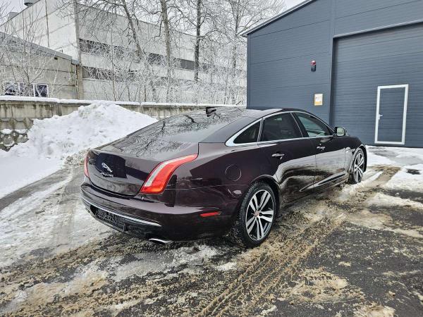 Sarkans Jaguar XJ 2016 Kauņa, ar dzinēja tilpumu 3.00 L un nobraukumu 180 tūkst. km par 8400 €, foto 8 vietnē AUTOMOTO.COM.LV