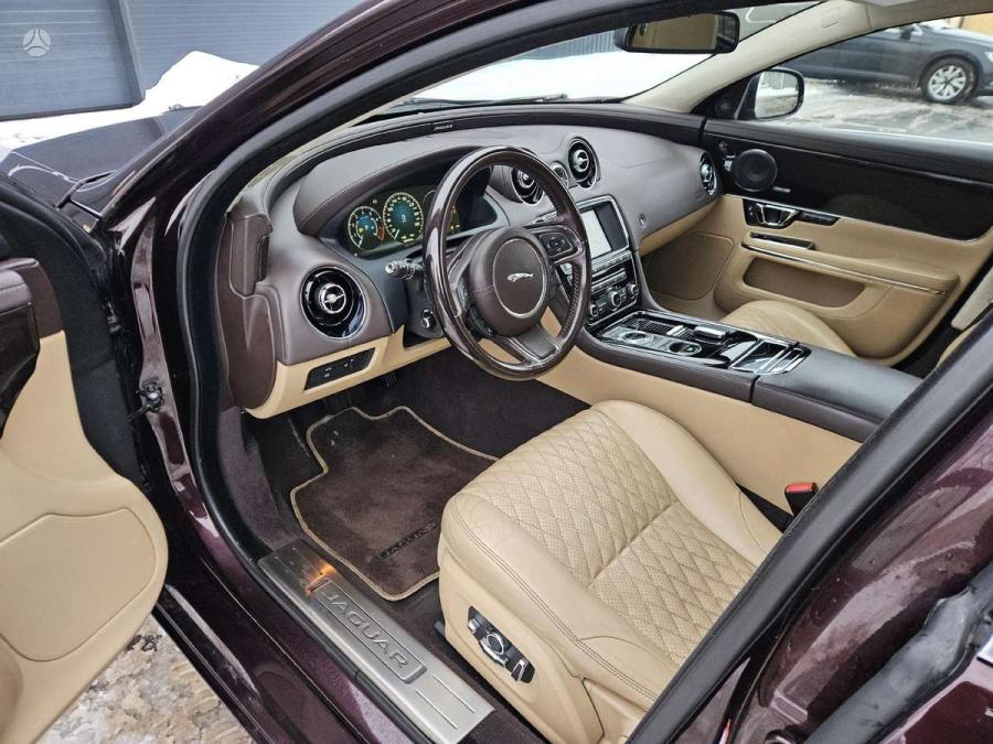 Sarkans Jaguar XJ 2016 Kauņa, ar dzinēja tilpumu 3.00 L un nobraukumu 180 tūkst. km par 8400 €, foto 18 vietnē AUTOMOTO.COM.LV