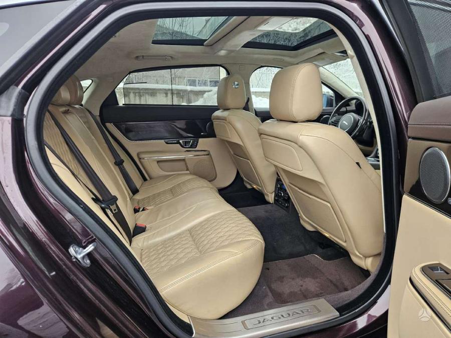 Sarkans Jaguar XJ 2016 Kauņa, ar dzinēja tilpumu 3.00 L un nobraukumu 180 tūkst. km par 8400 €, foto 29 vietnē AUTOMOTO.COM.LV