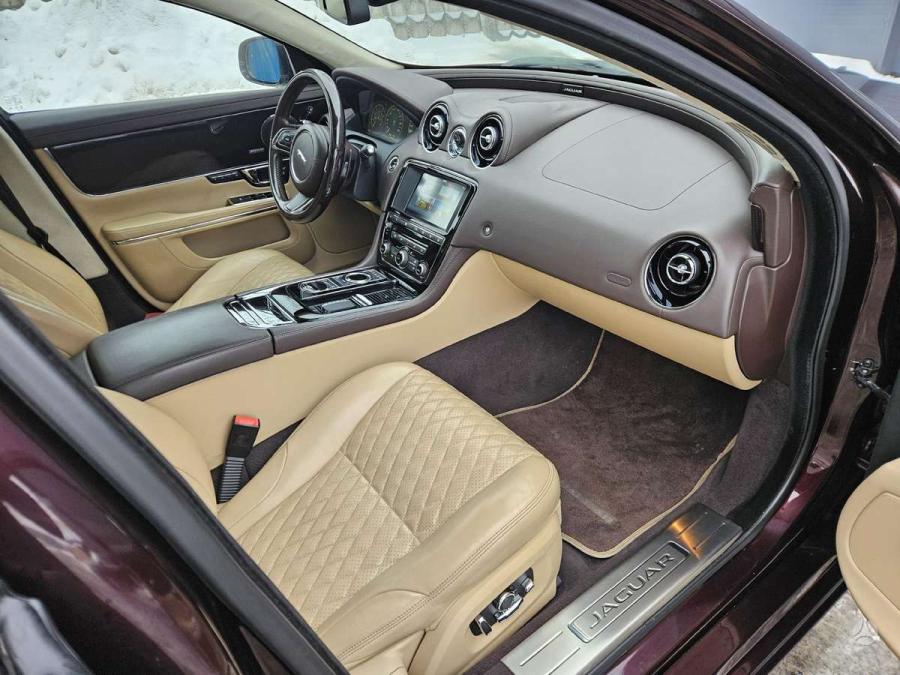 Sarkans Jaguar XJ 2016 Kauņa, ar dzinēja tilpumu 3.00 L un nobraukumu 180 tūkst. km par 8400 €, foto 31 vietnē AUTOMOTO.COM.LV