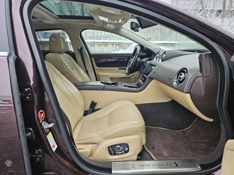 Sarkans Jaguar XJ 2016 Kauņa, ar dzinēja tilpumu 3.00 L un nobraukumu 180 tūkst. km par 8400 €, foto 33 vietnē AUTOMOTO.COM.LV