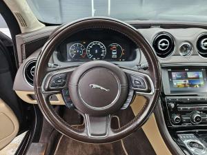 Sarkans Jaguar XJ 2016 Kauņa, ar dzinēja tilpumu 3.00 L un nobraukumu 180 tūkst. km par 8400 €, foto 34 vietnē AUTOMOTO.COM.LV