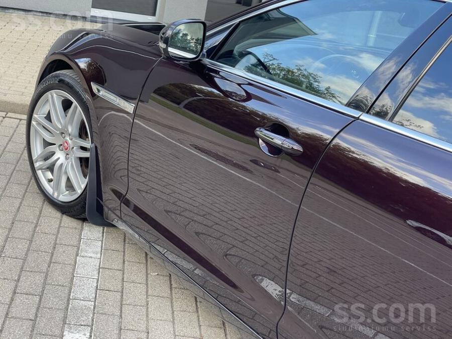 Sarkans Jaguar XJ 2017 Jūrmala, ar dzinēja tilpumu 3.00 L un nobraukumu 0 tūkst. km par 26900 €, foto 9 vietnē AUTOMOTO.COM.LV