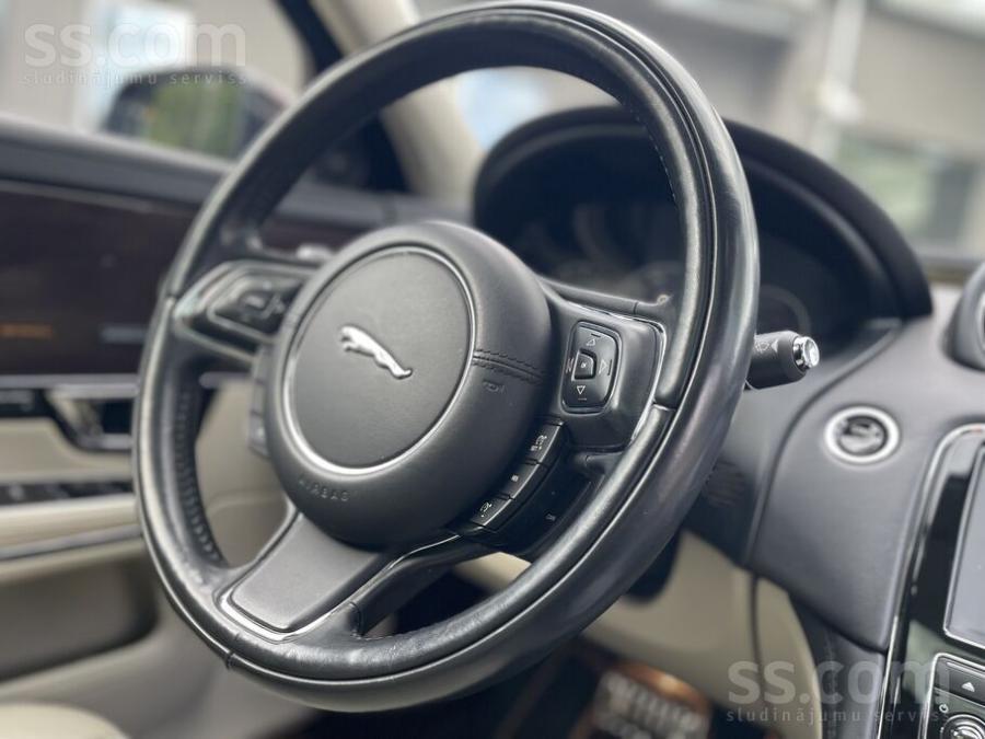 Sarkans Jaguar XJ 2017 Jūrmala, ar dzinēja tilpumu 3.00 L un nobraukumu 0 tūkst. km par 26900 €, foto 32 vietnē AUTOMOTO.COM.LV