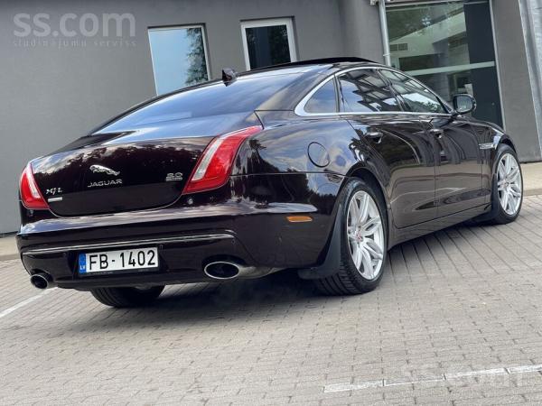Jaguar XJ 2017 in Jurmala on AUTOMOTO.COM.LV Red Jaguar XJ 2017 in Jurmala, with an engine capacity of 3.00 L and mileage of 0 thousand km for 26900 €, photo 11 on AUTOMOTO.COM.LV