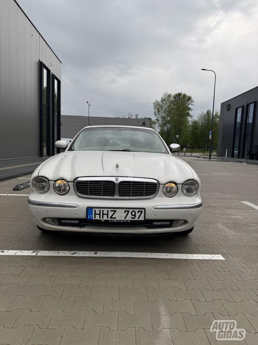 Jaguar XJ 2006 Viļņa, ar dzinēja tilpumu 4.20 L un nobraukumu 256 tūkst. km par 4700 €, foto 1 vietnē AUTOMOTO.COM.LV