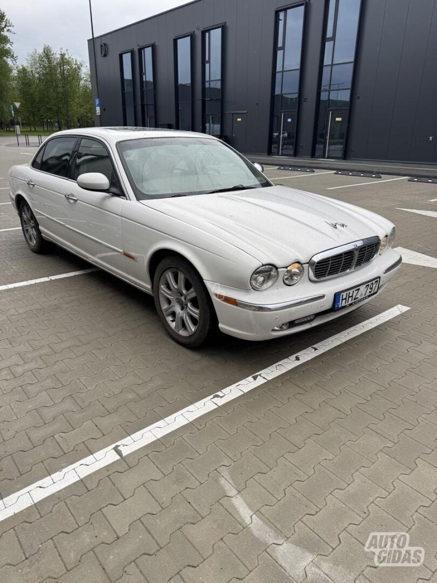Jaguar XJ 2006 Viļņa, ar dzinēja tilpumu 4.20 L un nobraukumu 256 tūkst. km par 4700 €, foto 3 vietnē AUTOMOTO.COM.LV