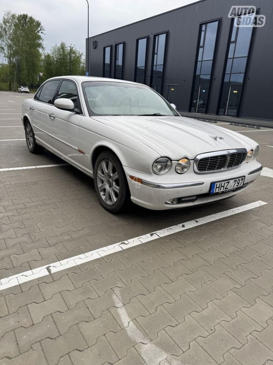 Jaguar XJ 2006 Viļņa, ar dzinēja tilpumu 4.20 L un nobraukumu 256 tūkst. km par 4700 €, foto 4 vietnē AUTOMOTO.COM.LV