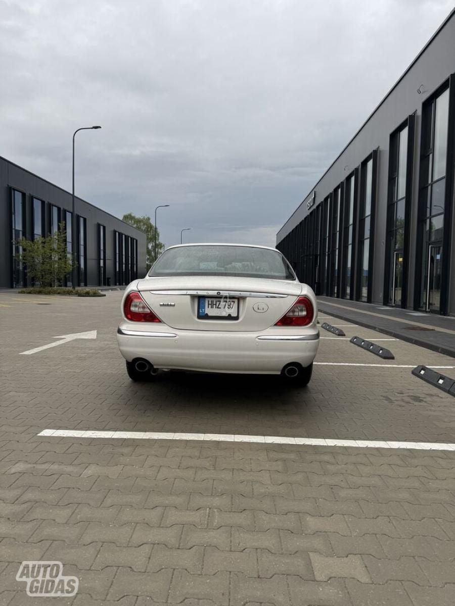 Jaguar XJ 2006 Viļņa, ar dzinēja tilpumu 4.20 L un nobraukumu 256 tūkst. km par 4700 €, foto 6 vietnē AUTOMOTO.COM.LV