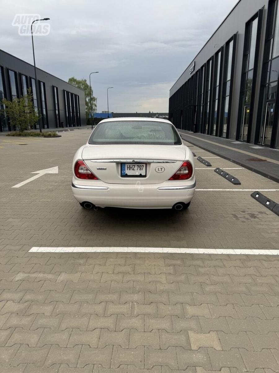 Jaguar XJ 2006 Viļņa, ar dzinēja tilpumu 4.20 L un nobraukumu 256 tūkst. km par 4700 €, foto 7 vietnē AUTOMOTO.COM.LV