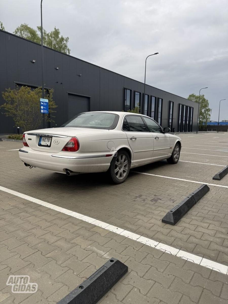 Jaguar XJ 2006 Viļņa, ar dzinēja tilpumu 4.20 L un nobraukumu 256 tūkst. km par 4700 €, foto 5 vietnē AUTOMOTO.COM.LV