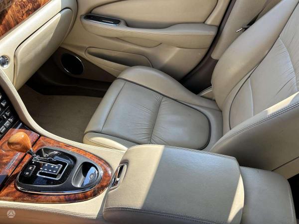 Jaguar XJ 2006 in Vilnius, with an engine capacity of 2.72 L and mileage of 249 thousand km for 15600 €, photo 2 on AUTOMOTO.COM.LV