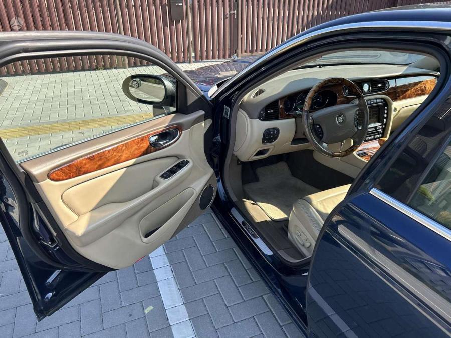 Jaguar XJ 2006 Viļņa, ar dzinēja tilpumu 2.72 L un nobraukumu 249 tūkst. km par 15600 €, foto 13 vietnē AUTOMOTO.COM.LV