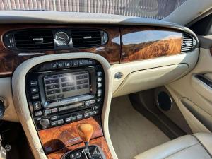 Jaguar XJ 2006 Viļņa, ar dzinēja tilpumu 2.72 L un nobraukumu 249 tūkst. km par 15600 €, foto 15 vietnē AUTOMOTO.COM.LV