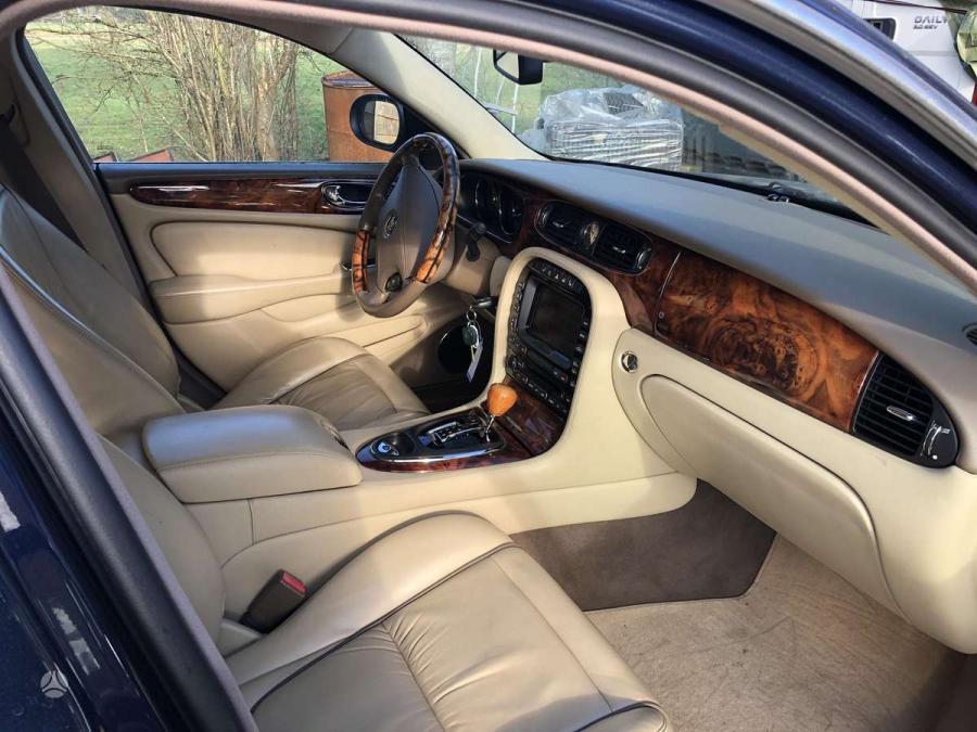 Jaguar XJ 2006 Viļņa, ar dzinēja tilpumu 2.72 L un nobraukumu 249 tūkst. km par 15600 €, foto 16 vietnē AUTOMOTO.COM.LV