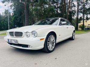 White Jaguar XJ 2007 in Druskininkai, with an engine capacity of 4.20 L and mileage of 346 thousand km for 7000 €, photo 3 on AUTOMOTO.COM.LV