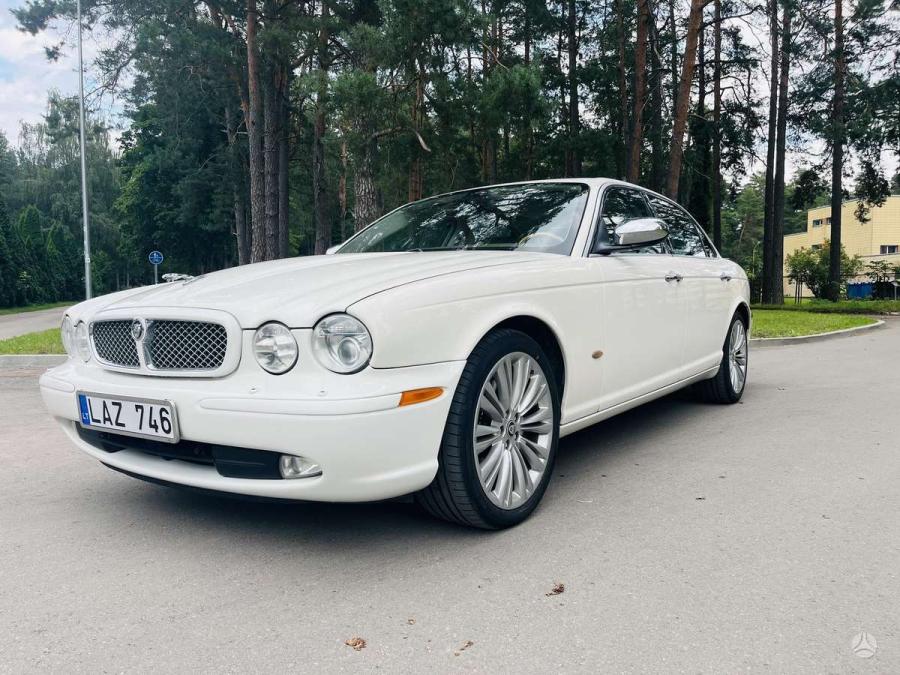 White Jaguar XJ 2007 in Druskininkai, with an engine capacity of 4.20 L and mileage of 346 thousand km for 7000 €, photo 3 on AUTOMOTO.COM.LV