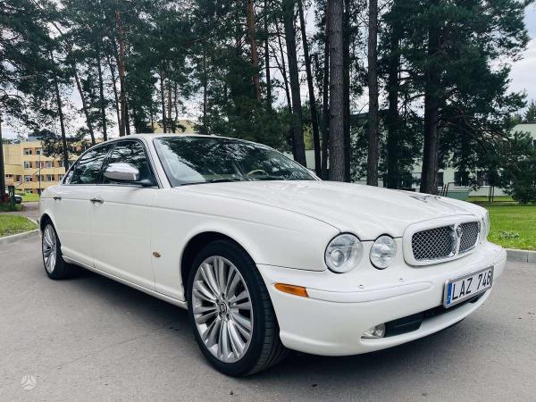 White Jaguar XJ 2007 in Druskininkai, with an engine capacity of 4.20 L and mileage of 346 thousand km for 7000 €, photo 3 on AUTOMOTO.COM.LV