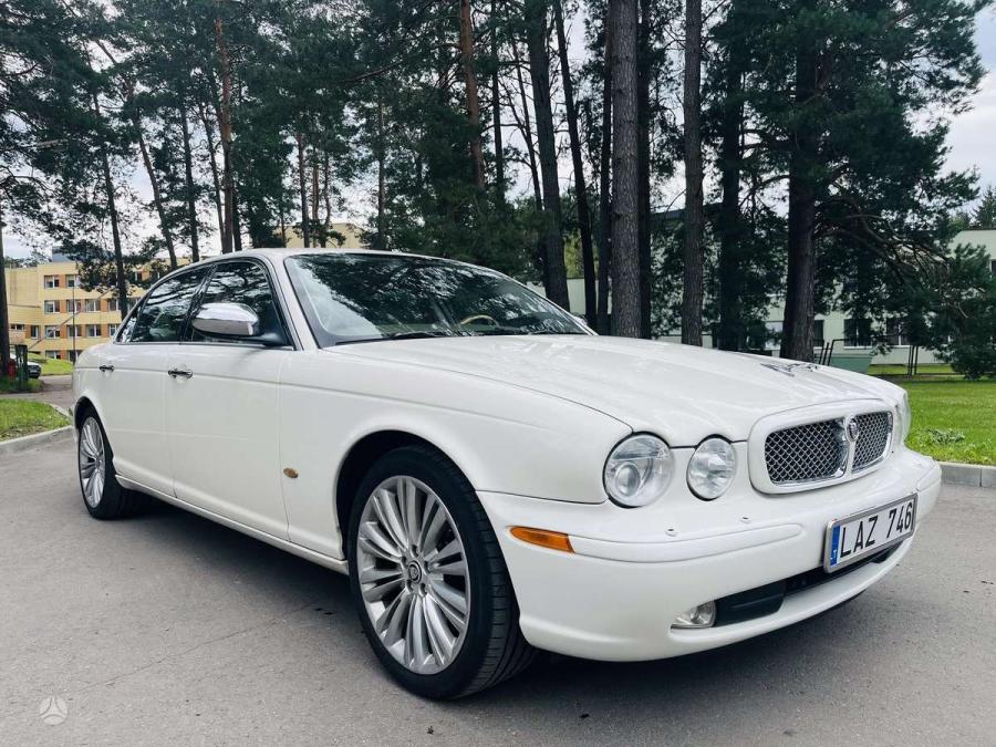 White Jaguar XJ 2007 in Druskininkai, with an engine capacity of 4.20 L and mileage of 346 thousand km for 7000 €, photo 4 on AUTOMOTO.COM.LV