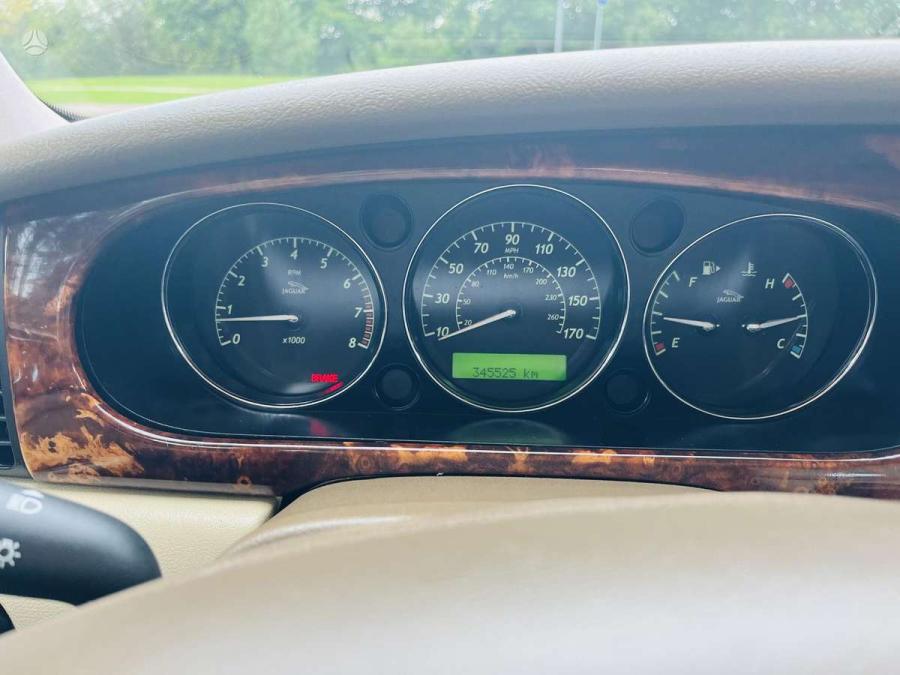 White Jaguar XJ 2007 in Druskininkai, with an engine capacity of 4.20 L and mileage of 346 thousand km for 7000 €, photo 10 on AUTOMOTO.COM.LV