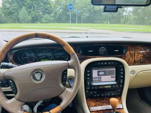 White Jaguar XJ 2007 in Druskininkai, with an engine capacity of 4.20 L and mileage of 346 thousand km for 7000 €, photo 11 on AUTOMOTO.COM.LV