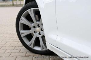White Jaguar XJ 2015 in Kretinga, with an engine capacity of 3.00 L and mileage of 120 thousand km for 12699 €, photo 12 on AUTOMOTO.COM.LV