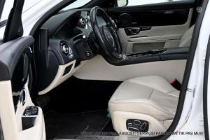 White Jaguar XJ 2015 in Kretinga, with an engine capacity of 3.00 L and mileage of 120 thousand km for 12699 €, photo 19 on AUTOMOTO.COM.LV