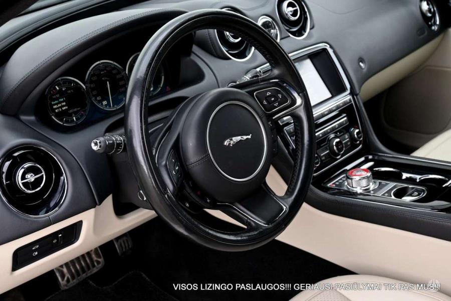 White Jaguar XJ 2015 in Kretinga, with an engine capacity of 3.00 L and mileage of 120 thousand km for 12699 €, photo 23 on AUTOMOTO.COM.LV