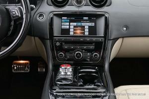 White Jaguar XJ 2015 in Kretinga, with an engine capacity of 3.00 L and mileage of 120 thousand km for 12699 €, photo 33 on AUTOMOTO.COM.LV