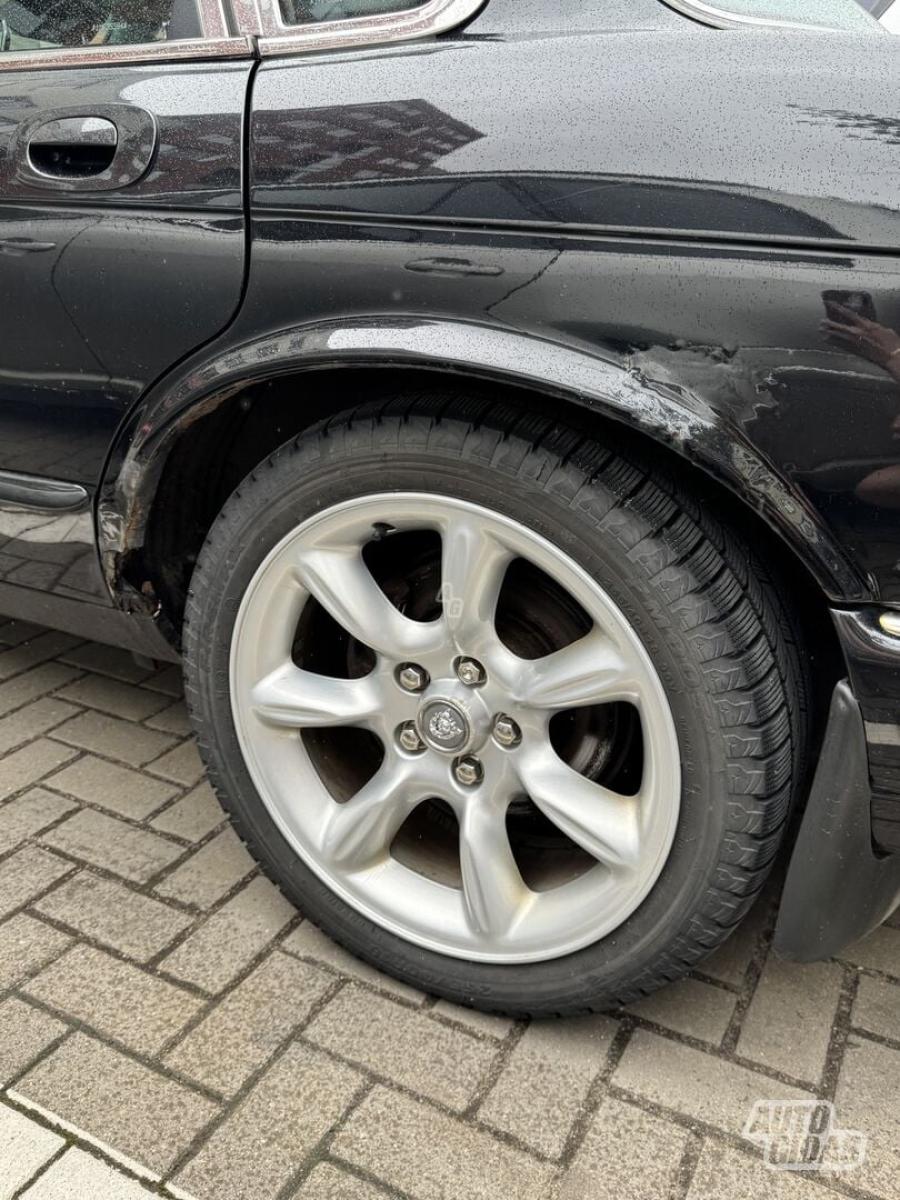 Melns Jaguar XJR 2001 Viļņa, ar dzinēja tilpumu 4.00 L un nobraukumu 100 tūkst. km par 2990 €, foto 9 vietnē AUTOMOTO.COM.LV