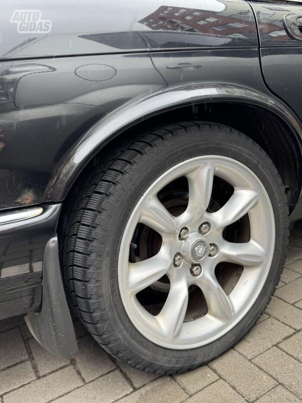 Melns Jaguar XJR 2001 Viļņa, ar dzinēja tilpumu 4.00 L un nobraukumu 100 tūkst. km par 2990 €, foto 9 vietnē AUTOMOTO.COM.LV