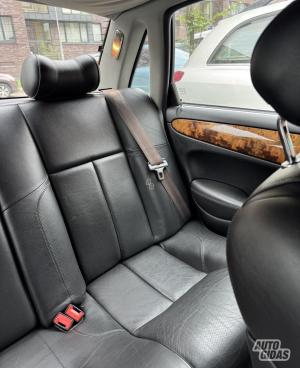 Melns Jaguar XJR 2001 Viļņa, ar dzinēja tilpumu 4.00 L un nobraukumu 100 tūkst. km par 2990 €, foto 16 vietnē AUTOMOTO.COM.LV
