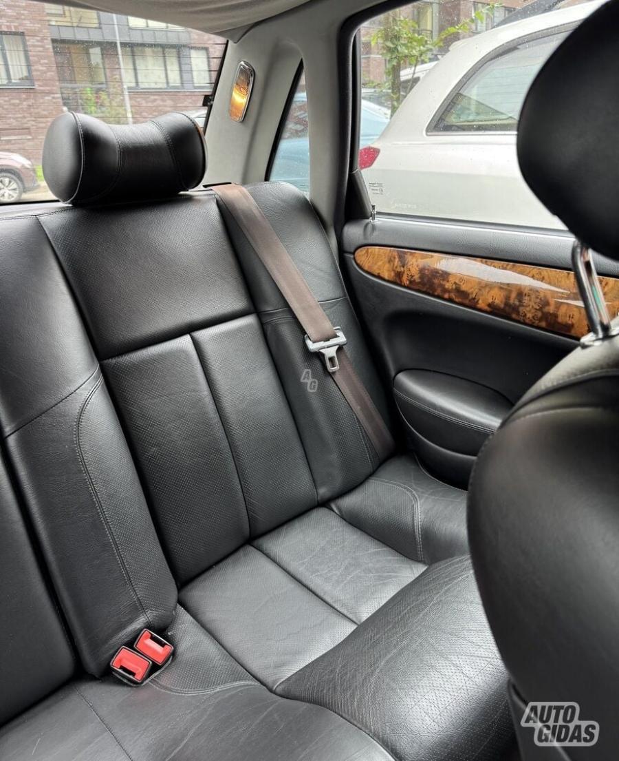 Melns Jaguar XJR 2001 Viļņa, ar dzinēja tilpumu 4.00 L un nobraukumu 100 tūkst. km par 2990 €, foto 16 vietnē AUTOMOTO.COM.LV