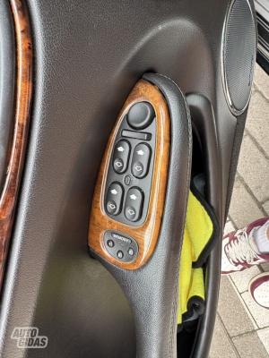 Melns Jaguar XJR 2001 Viļņa, ar dzinēja tilpumu 4.00 L un nobraukumu 100 tūkst. km par 2990 €, foto 17 vietnē AUTOMOTO.COM.LV