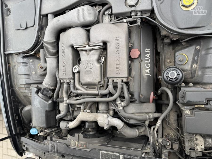 Melns Jaguar XJR 2001 Viļņa, ar dzinēja tilpumu 4.00 L un nobraukumu 100 tūkst. km par 2990 €, foto 20 vietnē AUTOMOTO.COM.LV