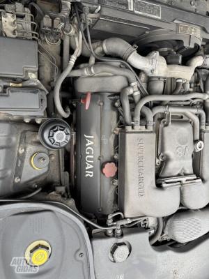 Melns Jaguar XJR 2001 Viļņa, ar dzinēja tilpumu 4.00 L un nobraukumu 100 tūkst. km par 2990 €, foto 21 vietnē AUTOMOTO.COM.LV