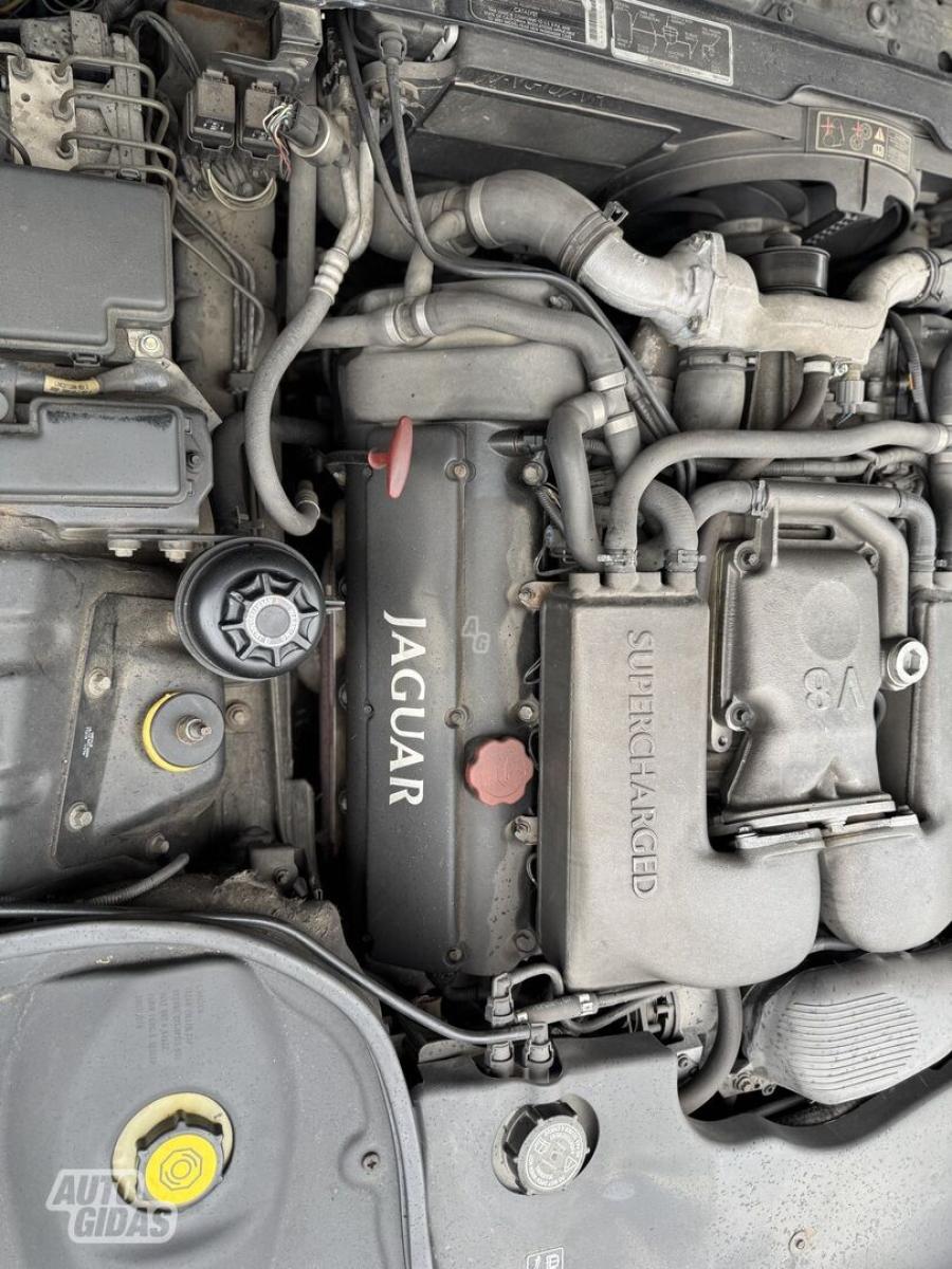 Melns Jaguar XJR 2001 Viļņa, ar dzinēja tilpumu 4.00 L un nobraukumu 100 tūkst. km par 2990 €, foto 21 vietnē AUTOMOTO.COM.LV