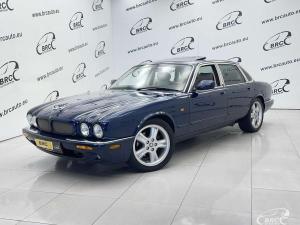 Zils Jaguar XJR 1998 Viļņa, ar dzinēja tilpumu 4.00 L un nobraukumu 191 tūkst. km par 7900 €, foto  vietnē AUTOMOTO.COM.LV