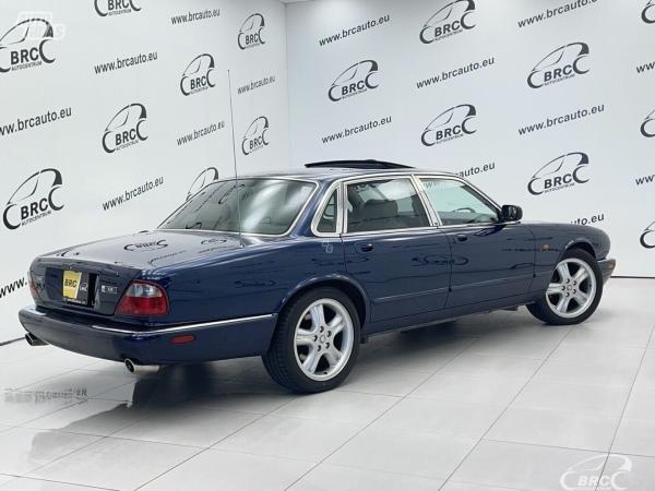 Zils Jaguar XJR 1998 Avižieniai, ar dzinēja tilpumu 4.00 L un nobraukumu 191 tūkst. km par 7900 €, foto 2 vietnē AUTOMOTO.COM.LV
